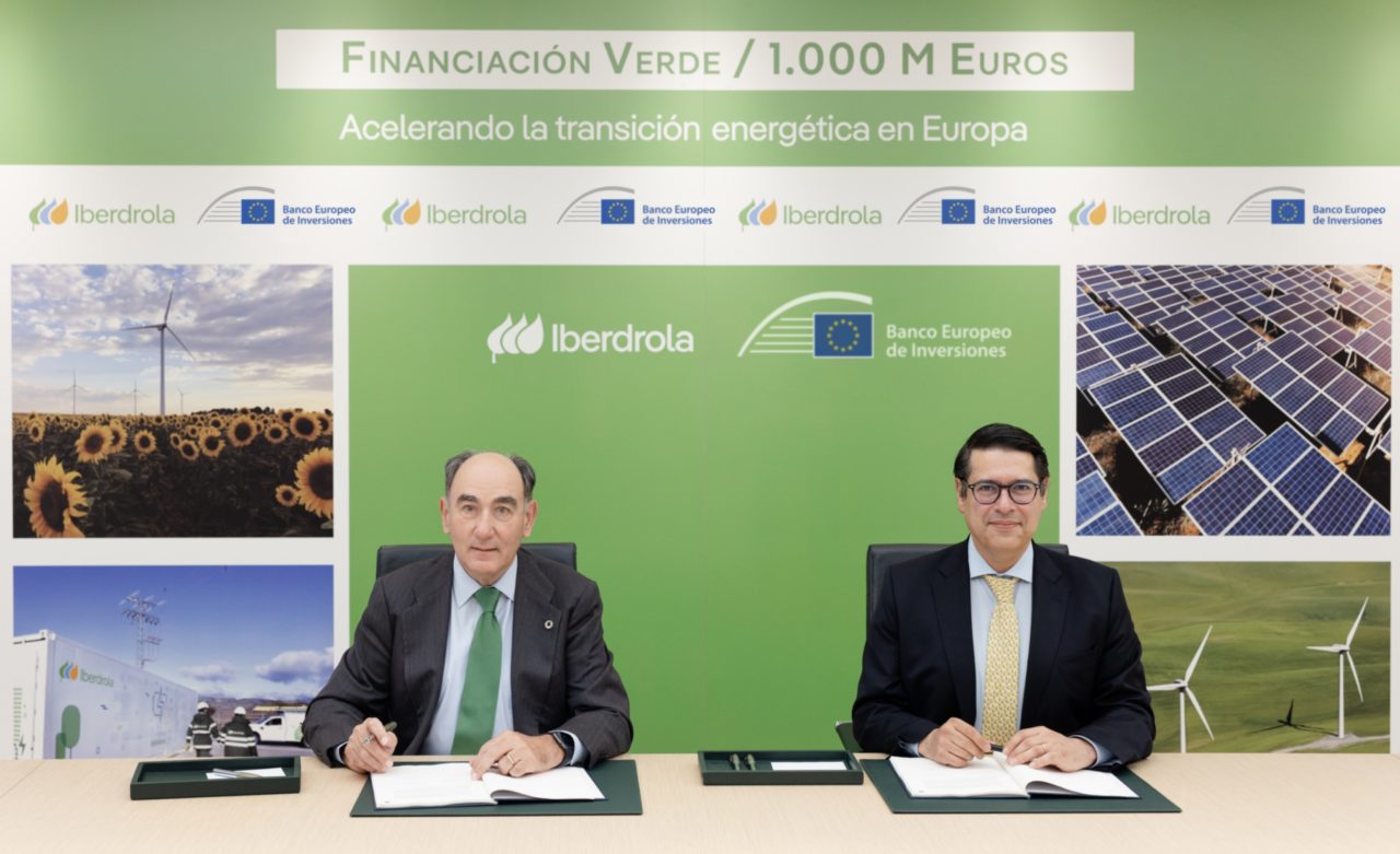 Iberdrola inks €1 billion deal to build 2.2GW solar and wind plants in ...