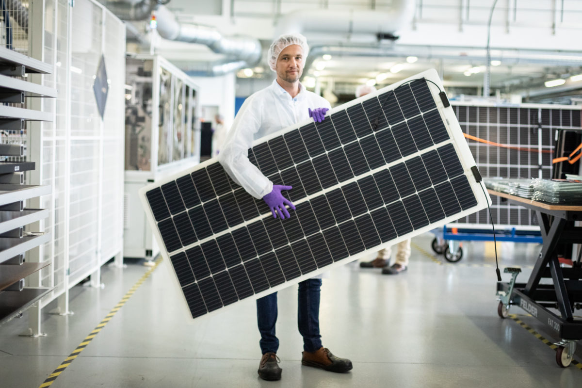 Heliup secures investment for 100MW lightweight PERC module assembly line