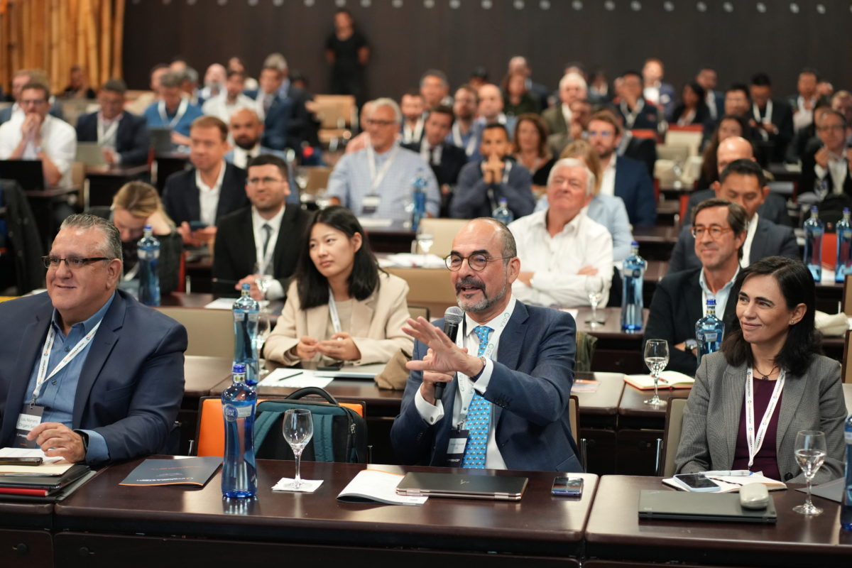 Jinergy presents to international attendees at PV Module Tech Europe ...