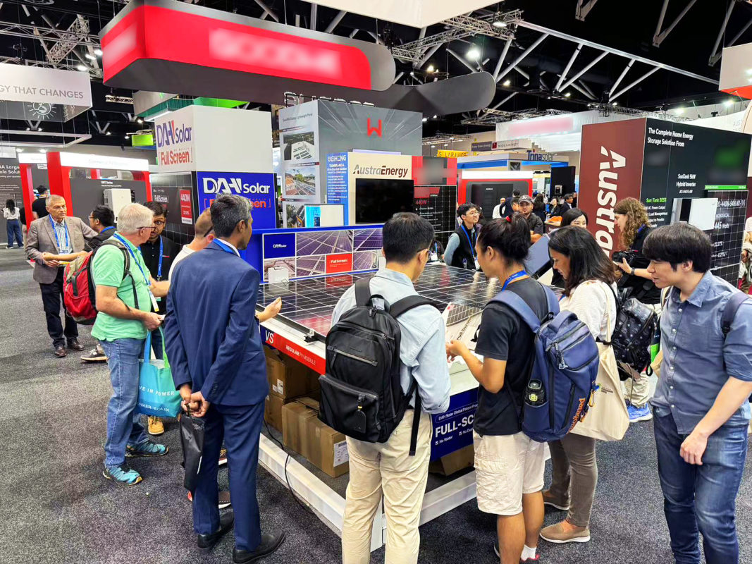 DAH Solar showcases Full-Screen modules at Australia’s Smart Energy ...