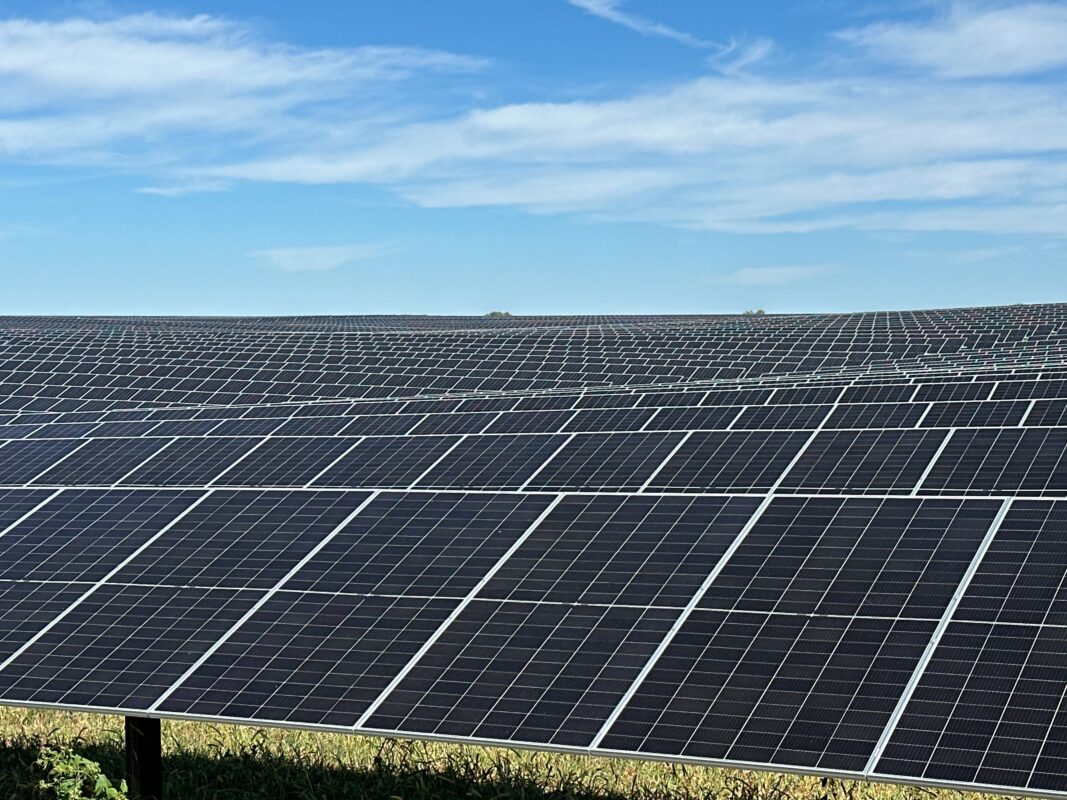Alliant completes construction at 200MW Iowa solar portfolio - PV Tech