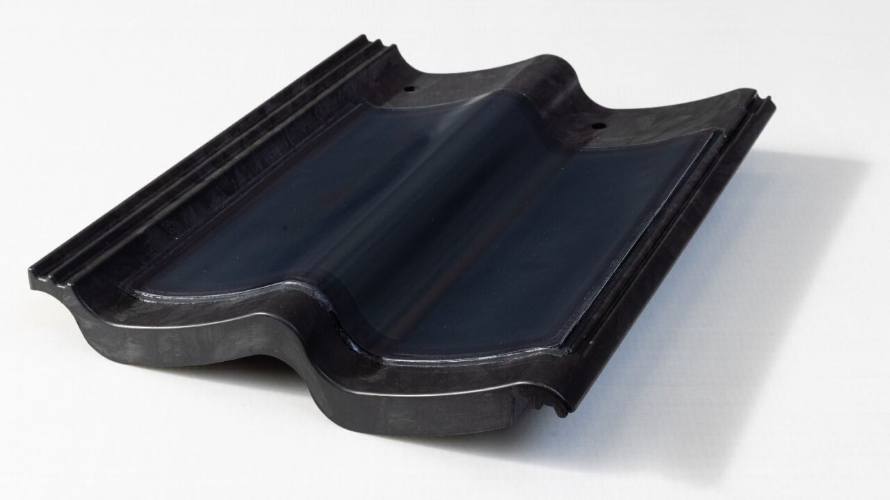 TNO claims ‘world’s first’ perovskite solar roof tile - PV Tech